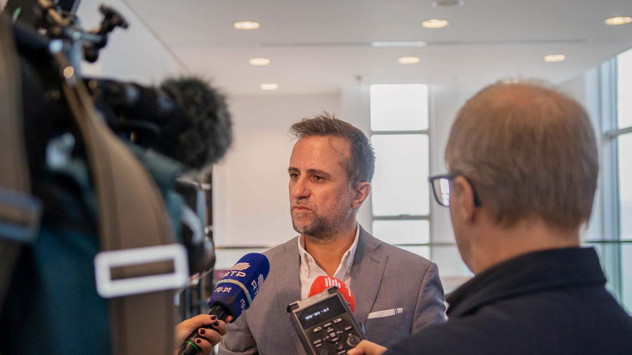 Leonel Silva vai assumir a presidência de Câmara de Lobos (áudio) | RTP ...