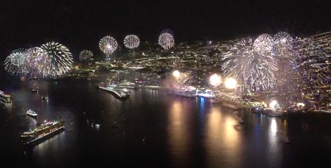 Espetáculo pirotécnico coloriu o céu do Funchal (vídeo) | RTP Madeira