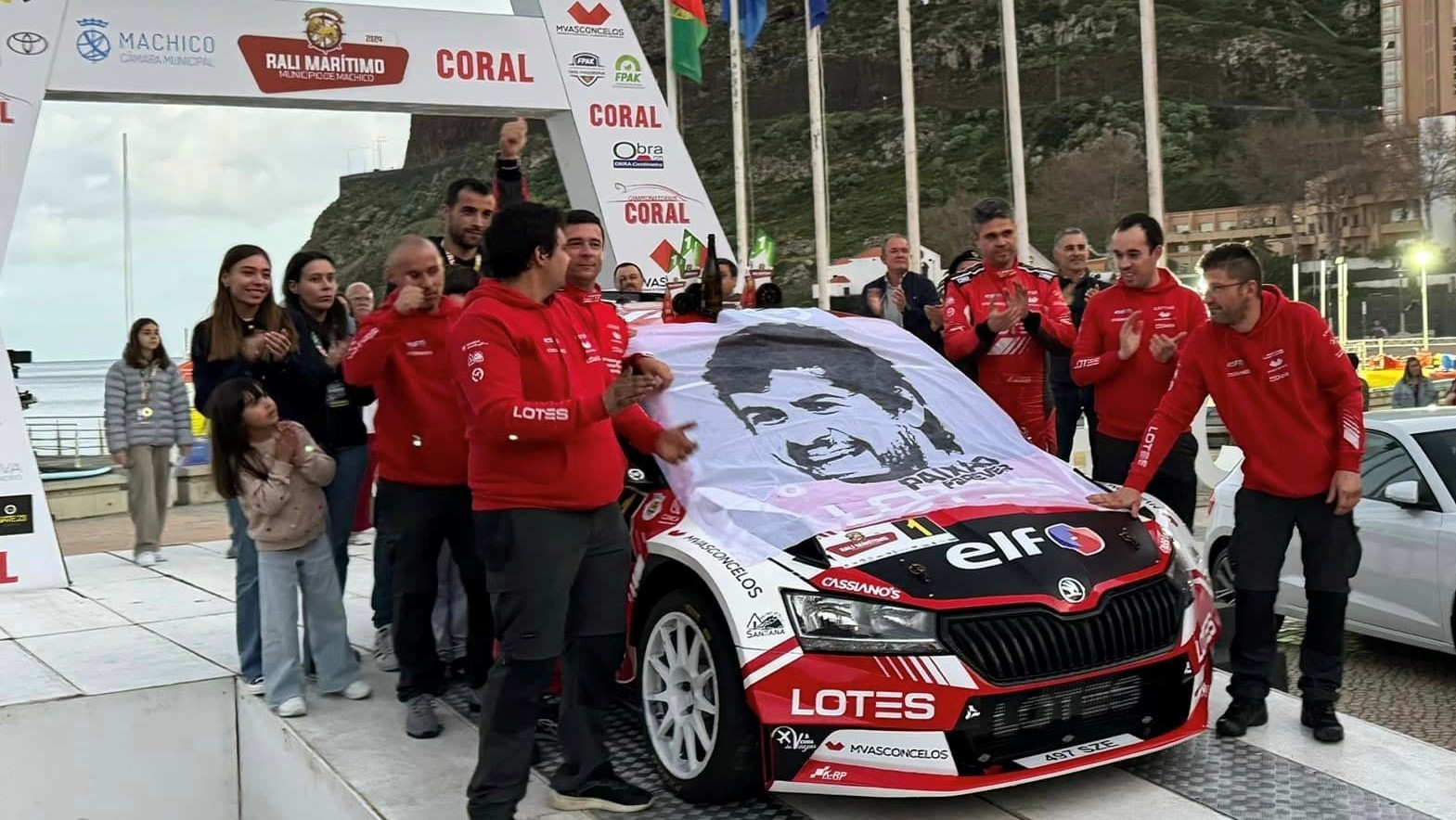Consagração das equipas no pódio do Rali do Marítimo (vídeo) | RTP Madeira