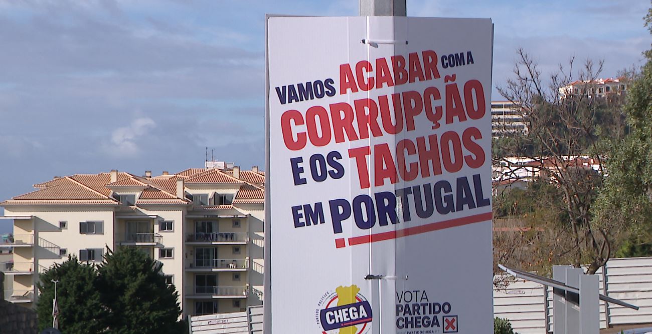 Queixa na CNE por causa dos cartazes do Chega (vídeo) | RTP Madeira
