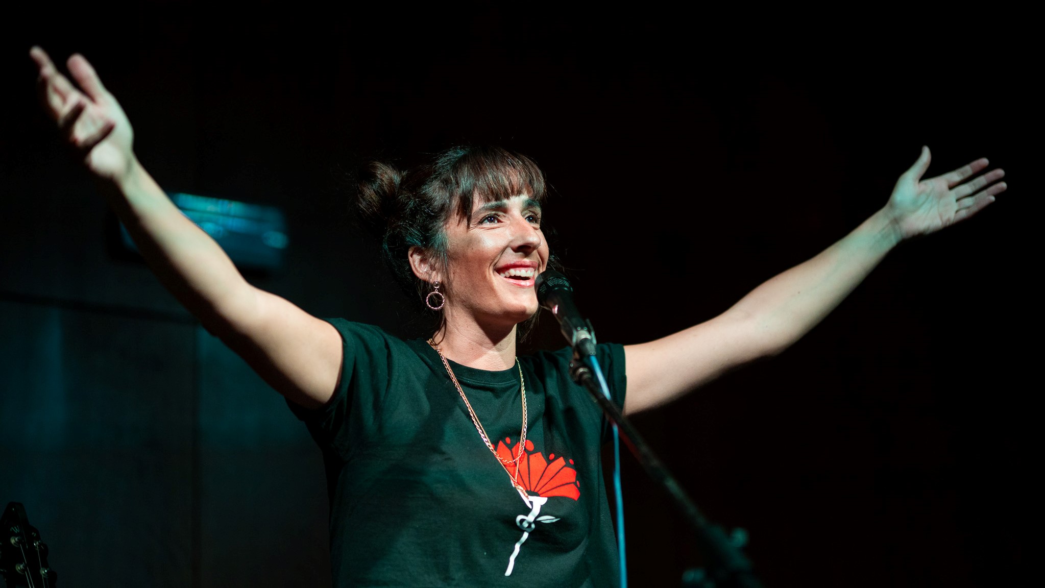 A garota não distinguida com o Prémio José Afonso 2023 pelo álbum “2 de Abril” | RTP Madeira