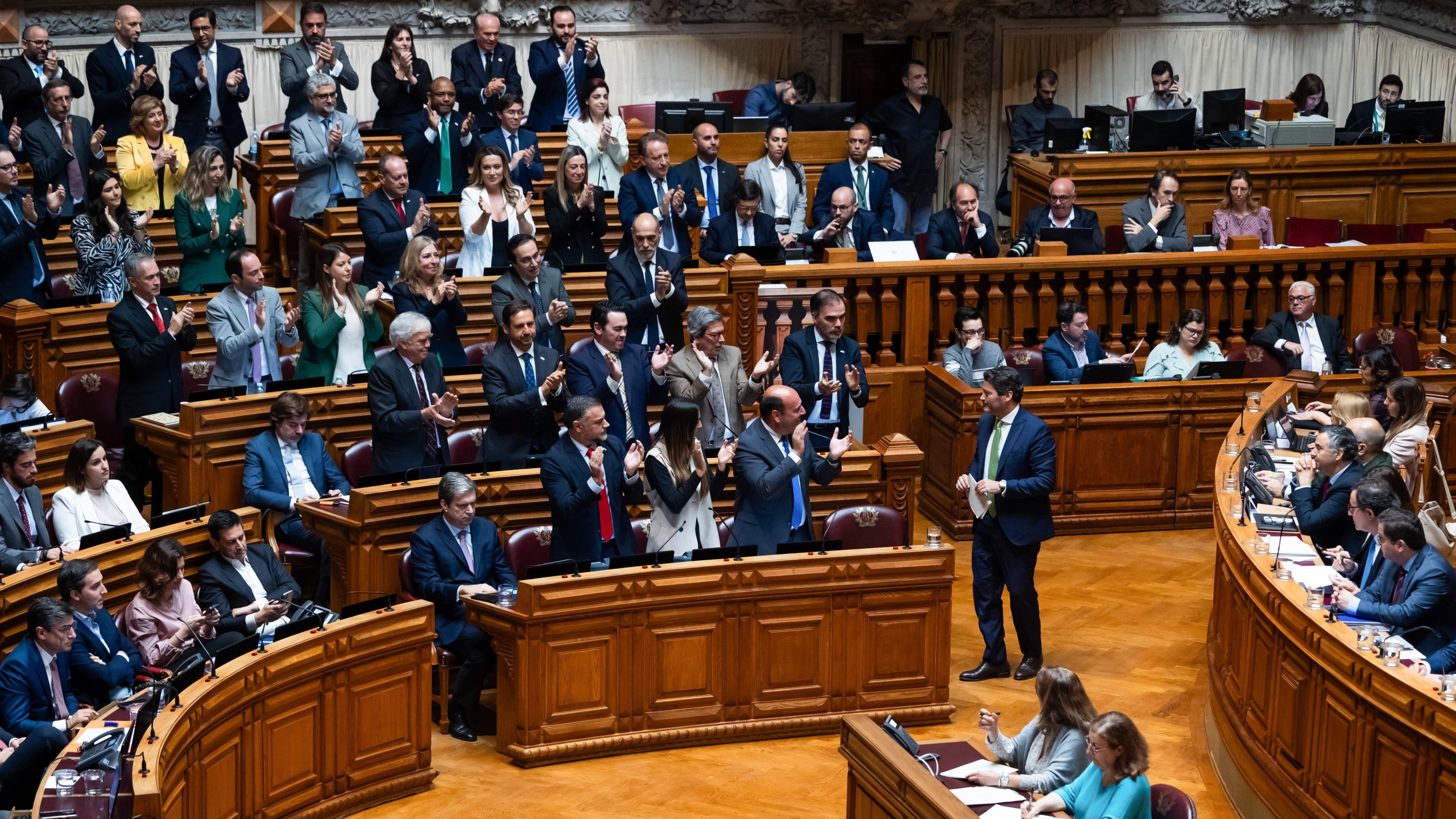 IL, BE, PCP, Livre e PAN pedem reflexão sobre regras no parlamento e ...