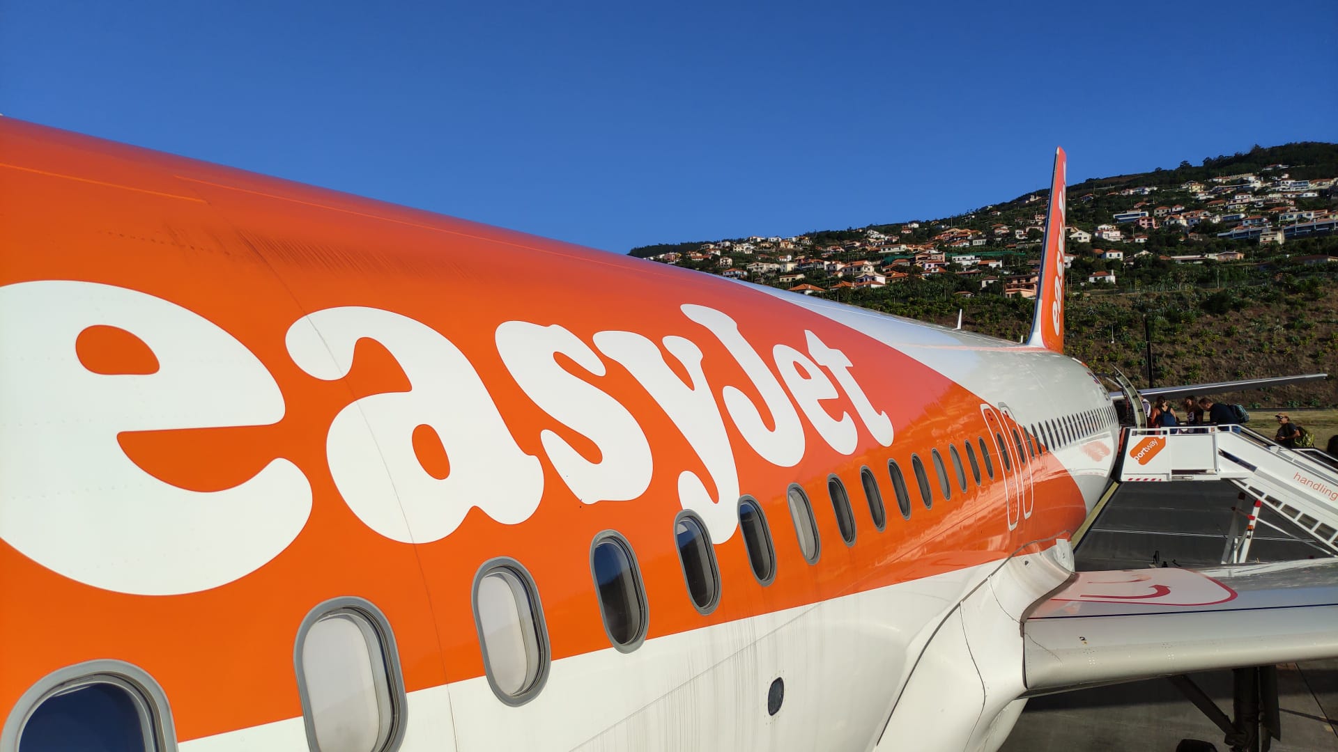 EasyJet passa a validar automaticamente os dados dos passageiros ...
