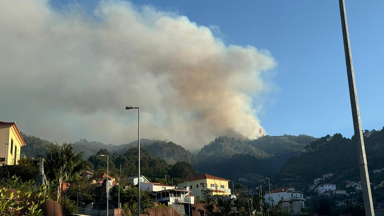 Madeira enfrenta o maior incêndio deste ano (áudio) – RTP Madeira