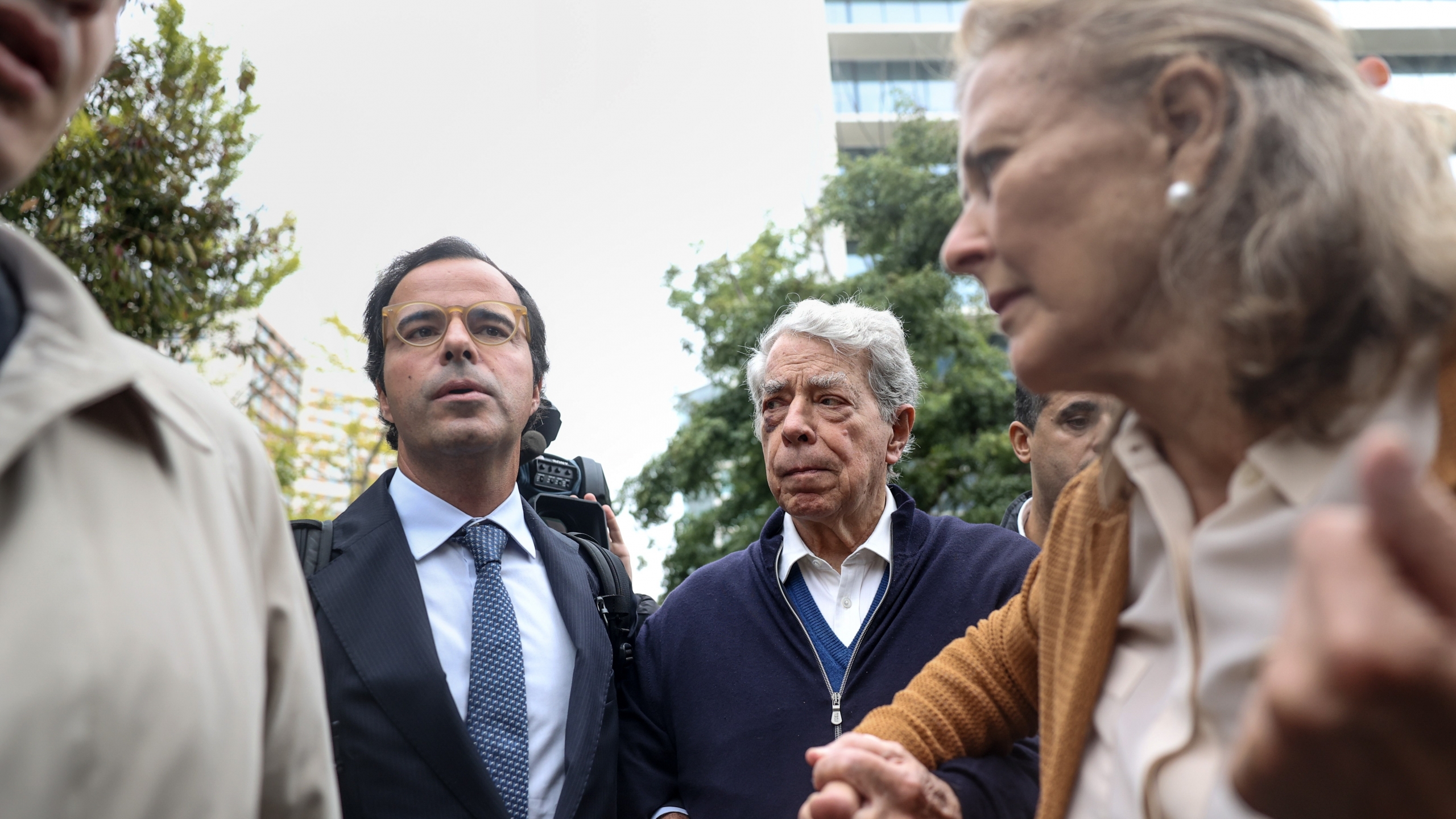 Ricardo Salgado chegou ao tribunal e foi confrontado por lesado (vídeo ...
