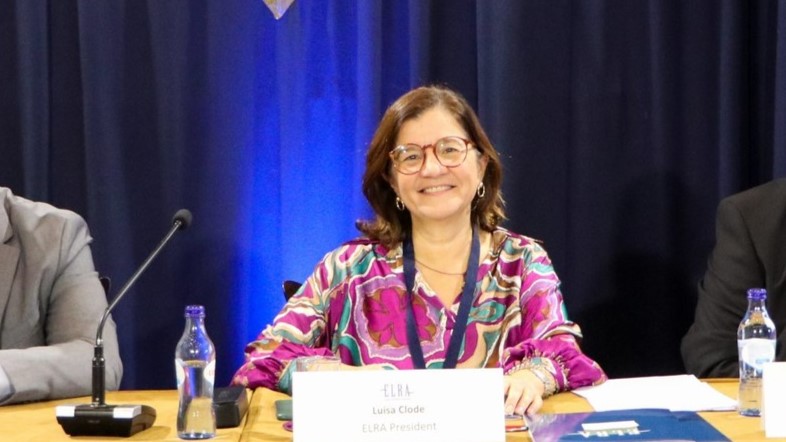 Trabalhadores dos registos estão em greve em todo o país (áudio) | RTP ...