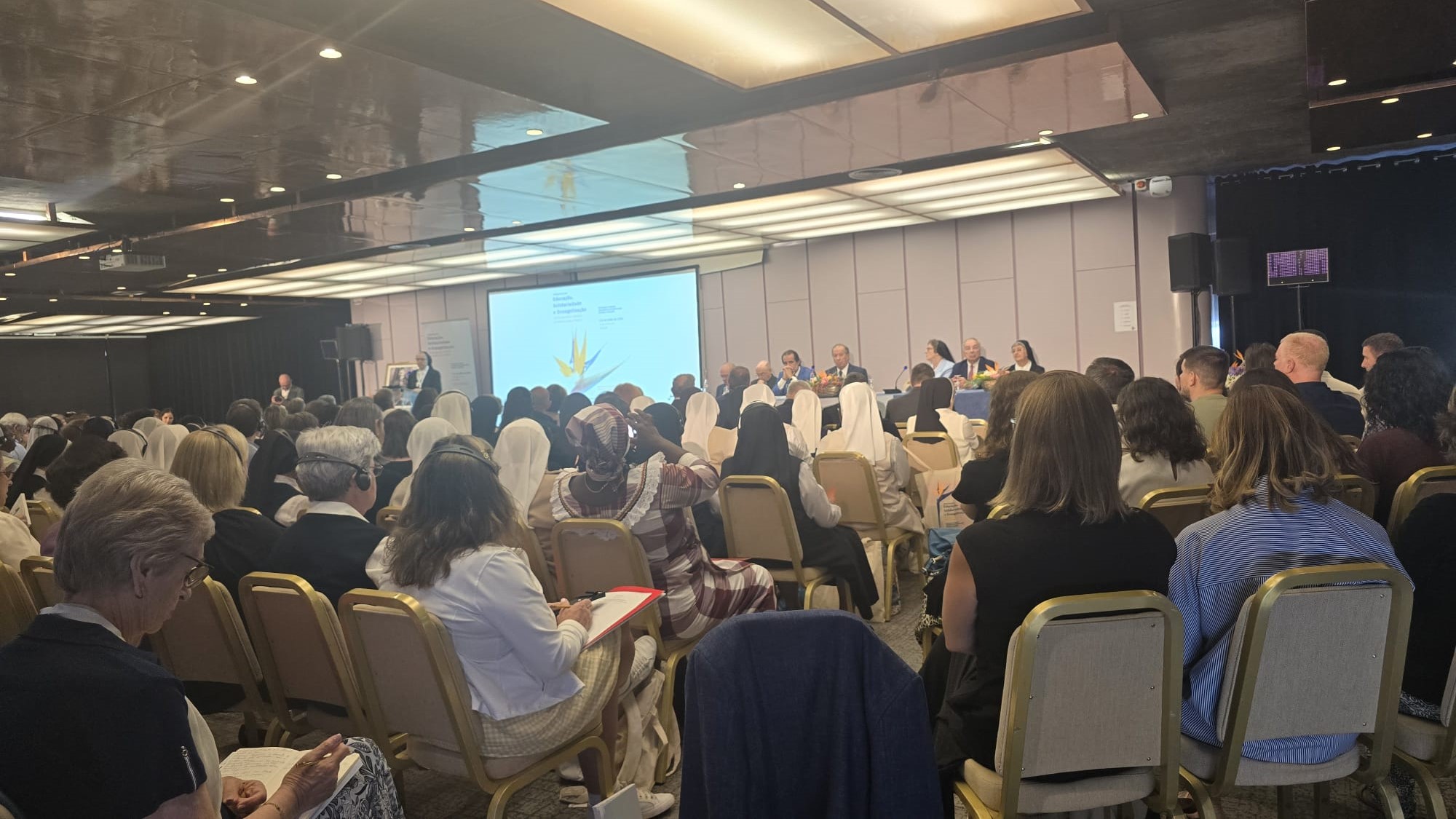 Congresso mundial sobre 100 anos da presença das irmãs da Apresentação ...