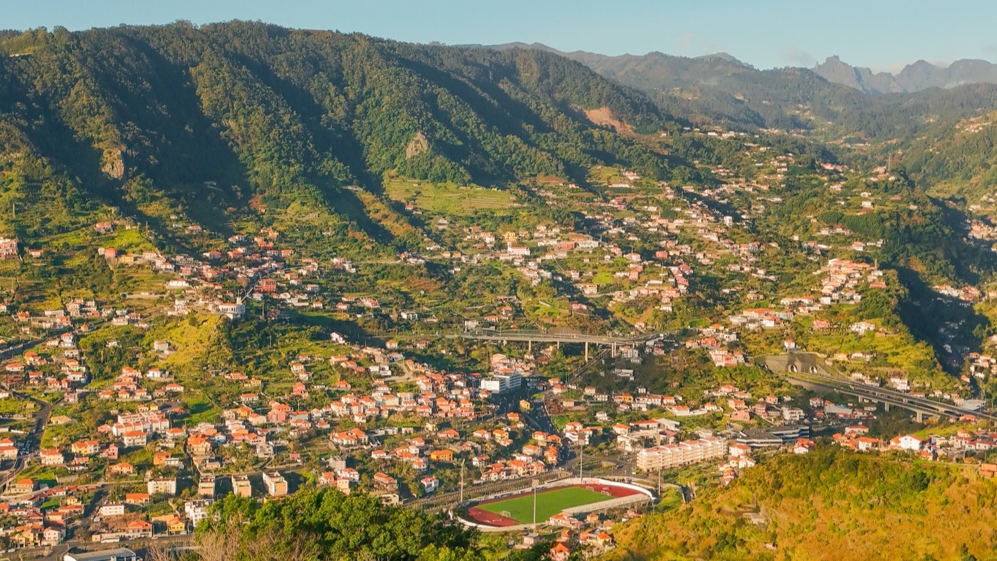 Machico cessa atribuição de novas licenças de AL (vídeo) – RTP Madeira