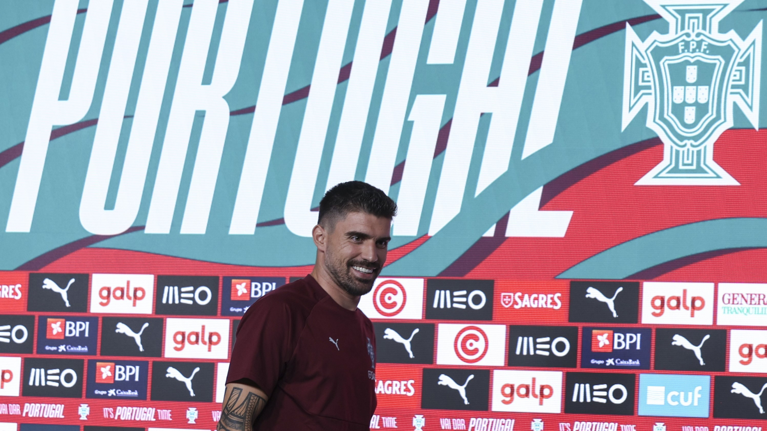 Rúben Neves quere regressar a Portugal só depois da final (vídeo) – RTP ...